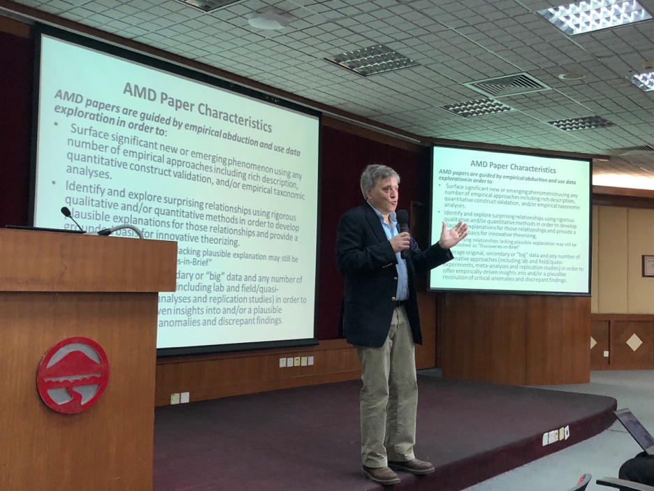 Academy of Management Discoveries（AMD）论文写作工作坊在中山大学岭南学院顺利召开 | 中山大学岭南学院